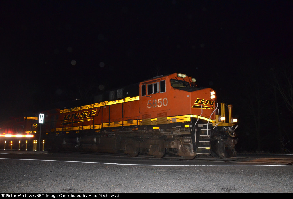 BNSF 5850